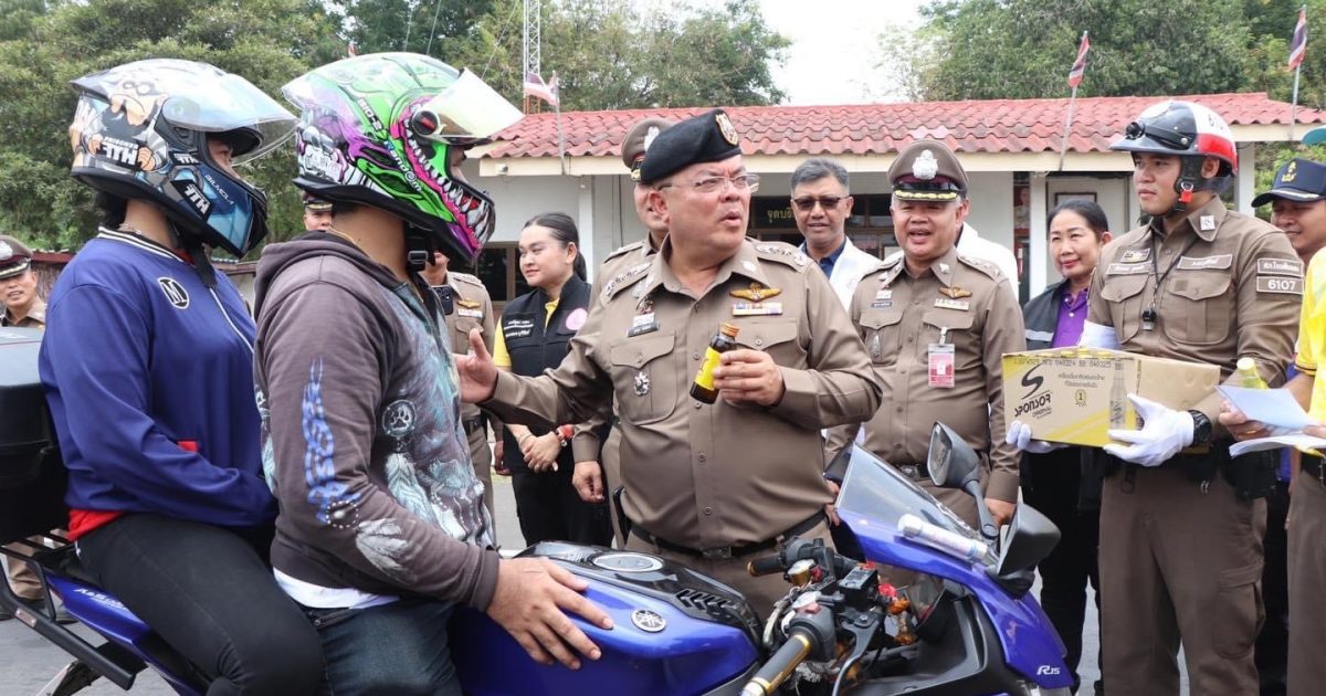 พล.ต.ท.ฐากูร นัทธีศรี ผบช.ภาค 3 นั่งฮอตรวจการจราจรถนน 348 จุดตรวจหนอง ...